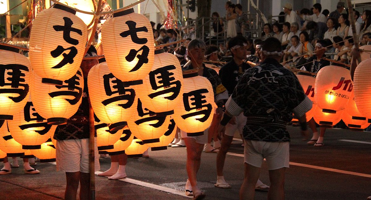 One of the biggest lantern parades in Japan: Akita Kanto Matsuri ...