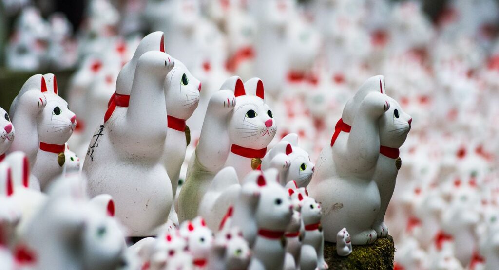 Why does the Maneki Neko, Japan's beloved cat, have a raised paw ...